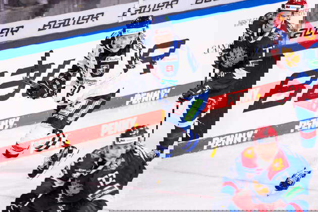 13 11 2021, Krefeld, Yayla Arena, Germany Cup Russia Slovakia, 76 Roman ...