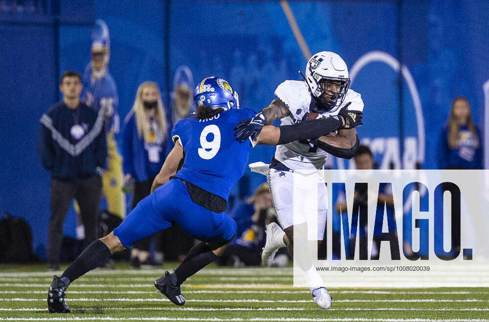 November 13 2021 San Jose, CA USA Utah State running back Calvin Tyler ...