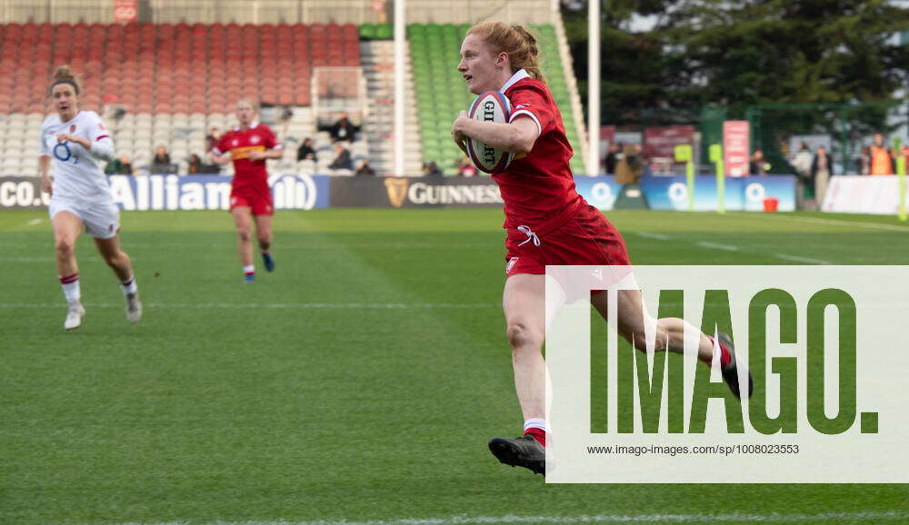 Paige Farries of Canada Senior Rugby 15s Women s Team scores a try ...