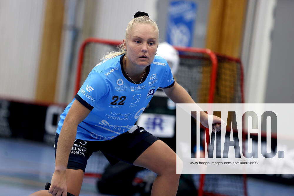211114 Warbergs Amanda Ahola during the floorball match in the ladies ...