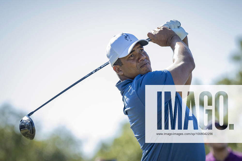 November 14, 2021, Houston, Texas, USA: JHONATTAN VEGAS plays his shot on the 3rd tee during the PGA