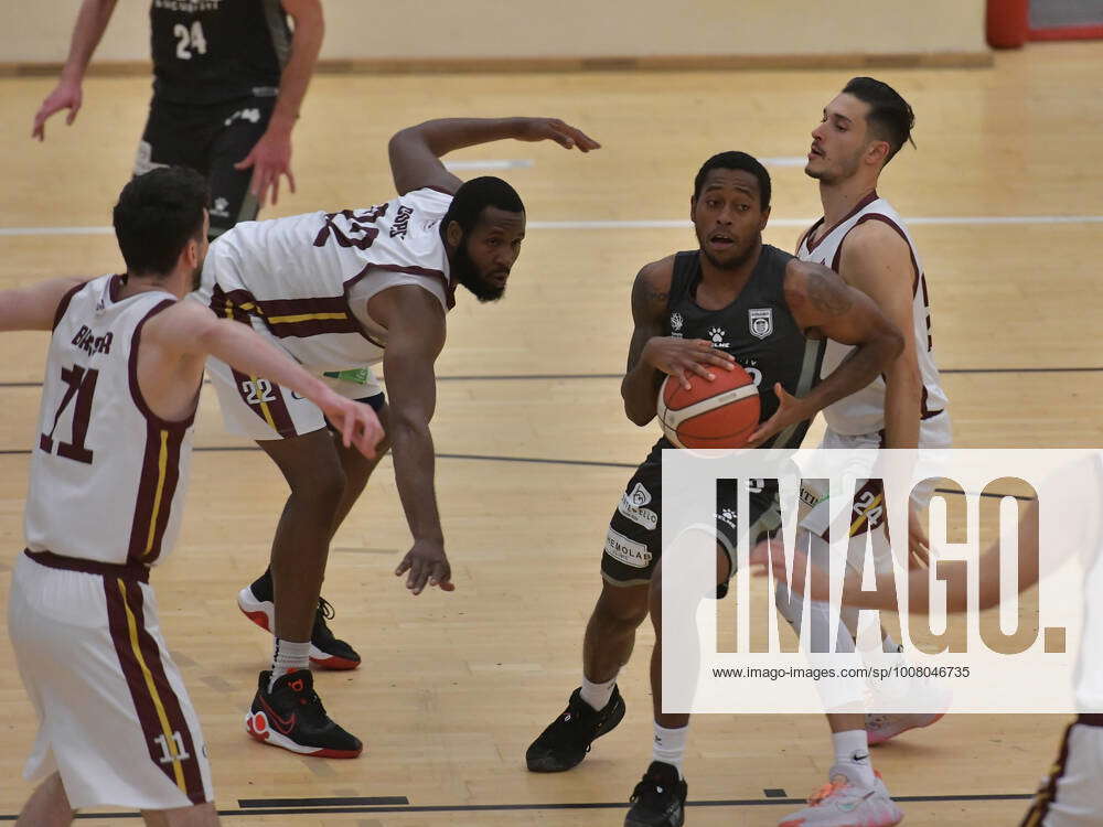 Erik Jerome Copes, Eric Nottage si Baris Aktas in meciul de baschet ...