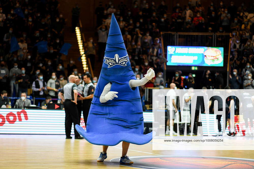 Mascot Hutini cheer on victory, GER, HAKRO Merlins Crailsheim vs s ...
