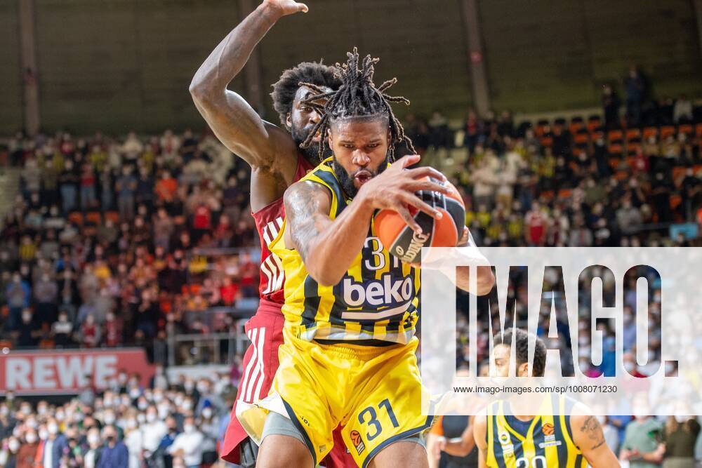 Othello Hunter 8 FC Bayern , Devin Booker 31 Fenerbahce , FC Bayern Basketball vs Fenerbahce