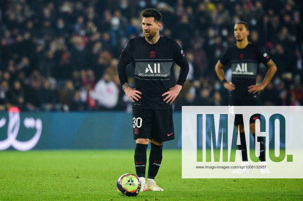 Coup franc Lionel Leo Messi ( 30 - PSG ) - FOOTBALL : Paris Saint ...