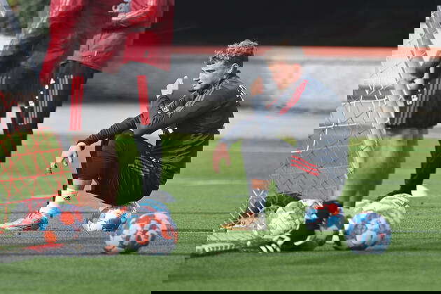 Michael CUISANCE Bayern Muenchen sits on a ball, action, single action ...