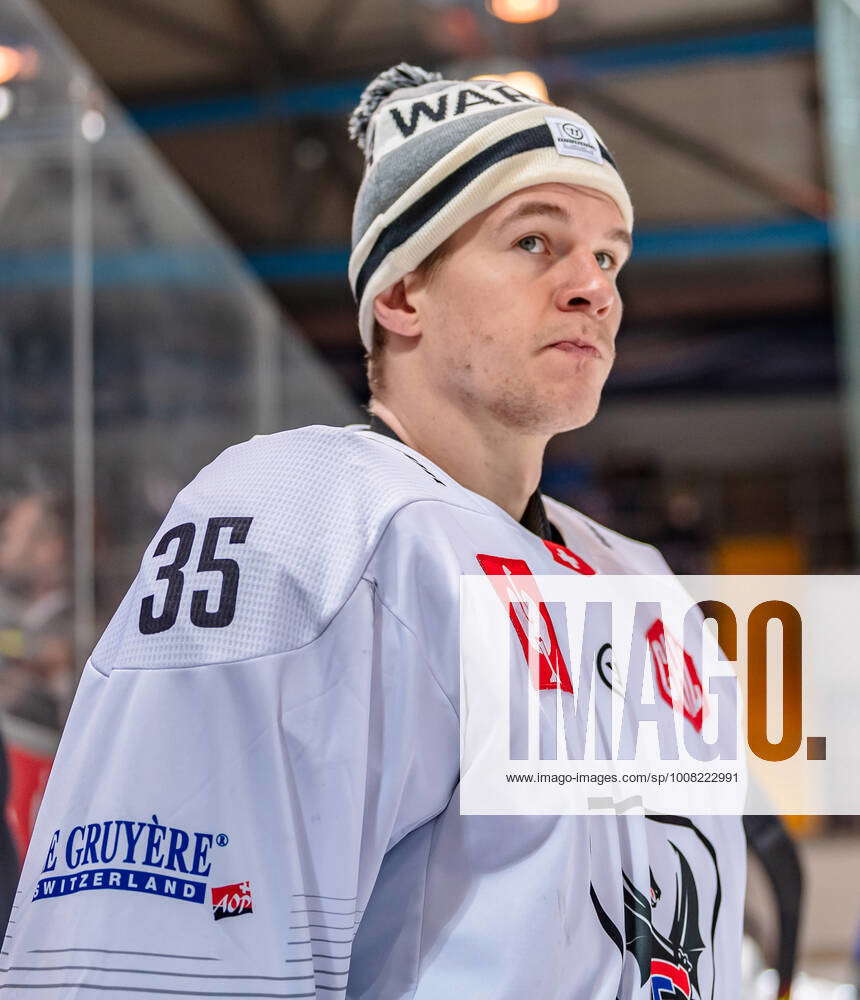 Backup Connor Hughes Goalie, HC Fribourg Gotteron, 35 EHC Red Bull ...