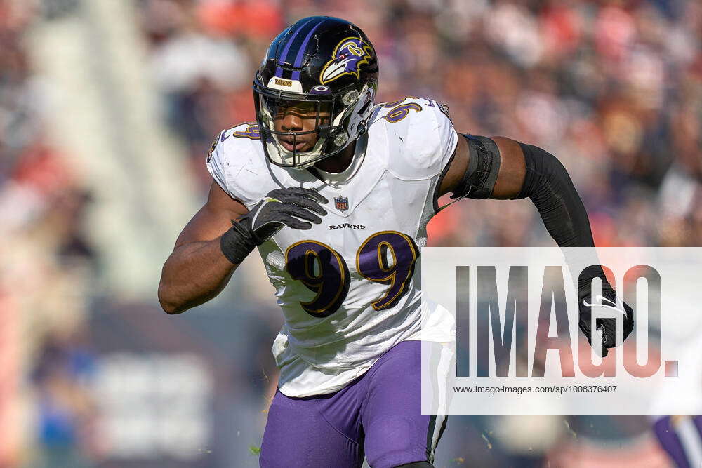CHICAGO, IL - NOVEMBER 21: Baltimore Ravens outside linebacker Odafe ...