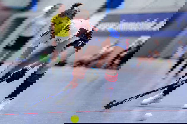 Isabella Schmidt MHC 31 on ball clipping full body single picture ...