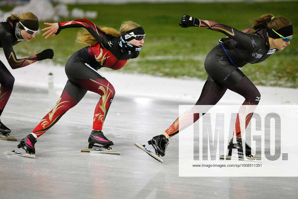 Speed skating training 03 12 2021, Chemnitz, speed skating rink ...