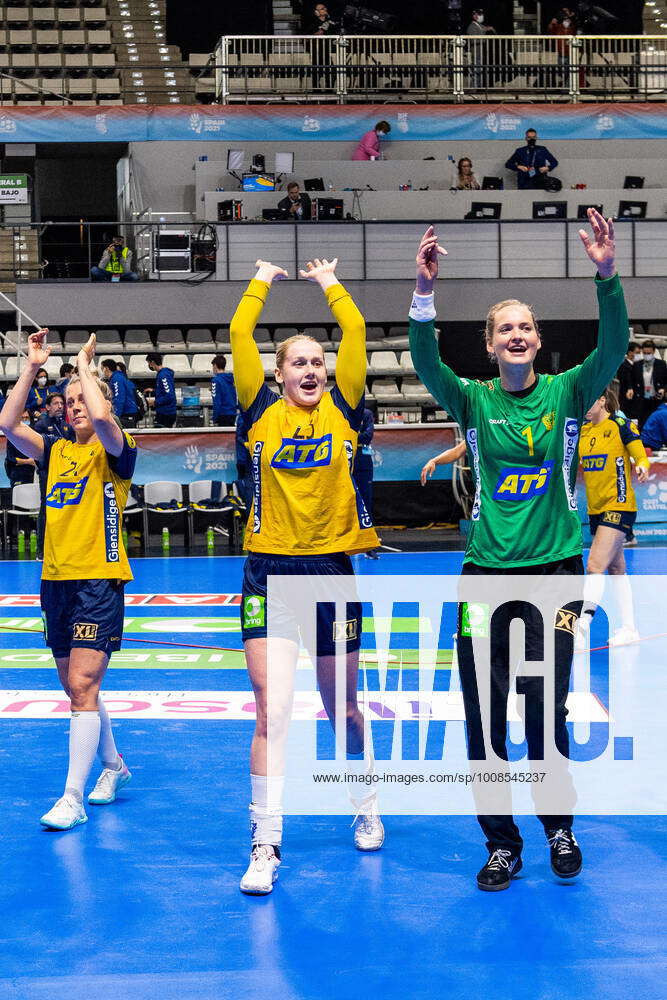 211209 Emma Lindqvist, goalkeeper Johanna Bundsen and goalkeeper ...