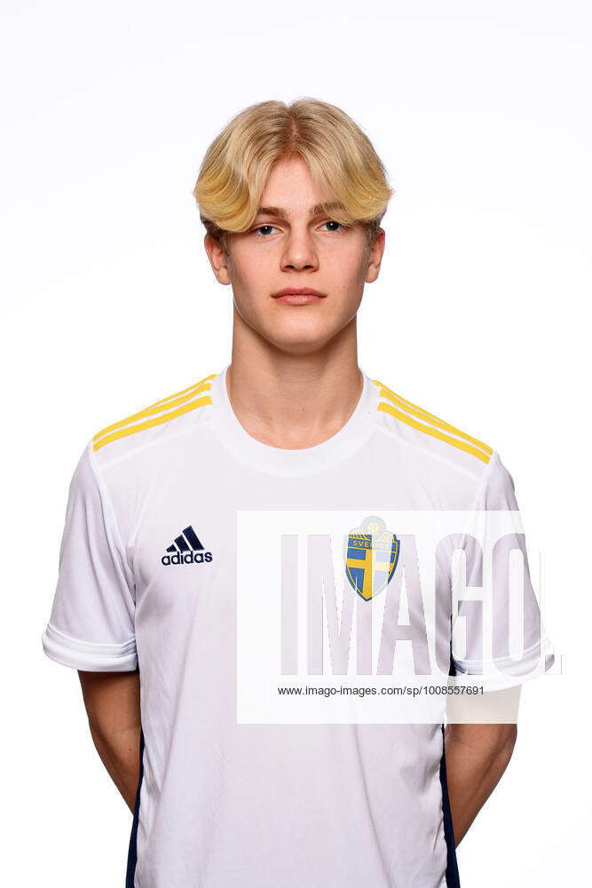 211210 Lucas Bergvall in the P15 national team poses for portraits on ...