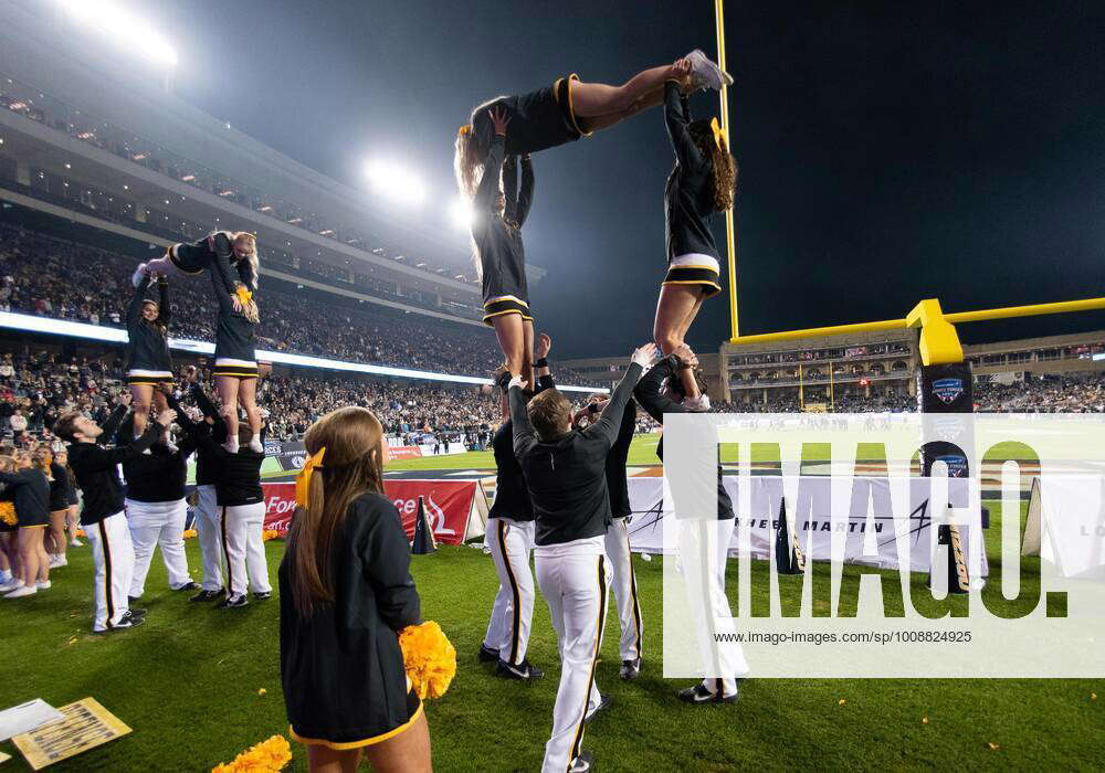 December 22 2021: Missouri Tigers cheerleaders perform during the 2nd ...