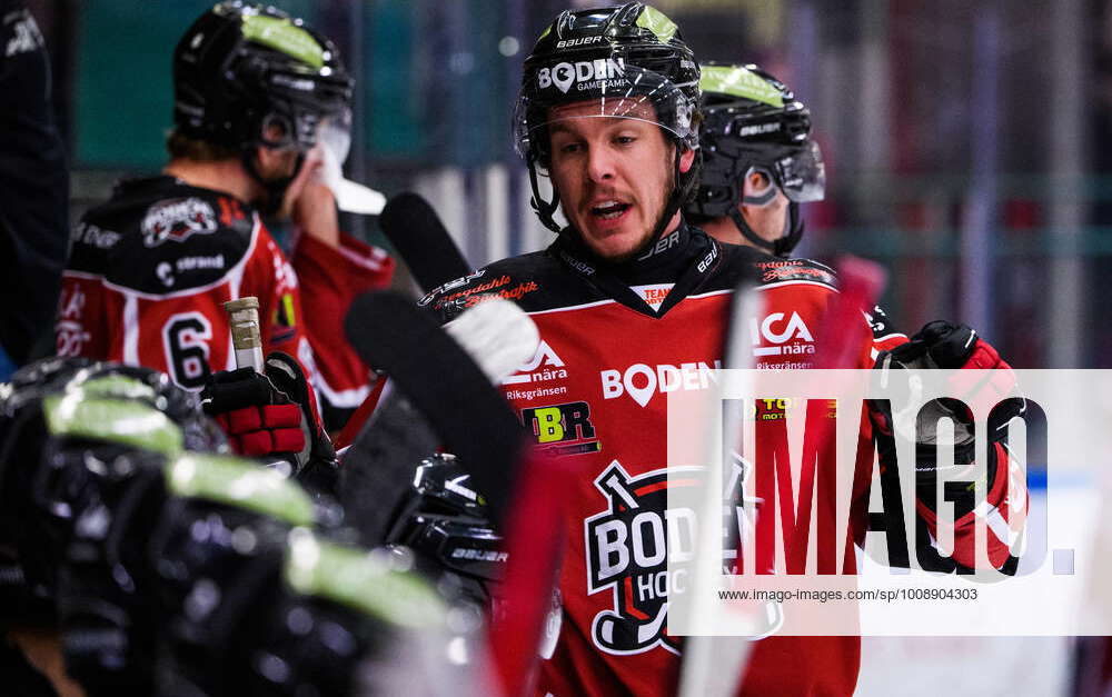 211230 Bodens Johan Höglund under ishockeymatchen i AllEttan Norra ...