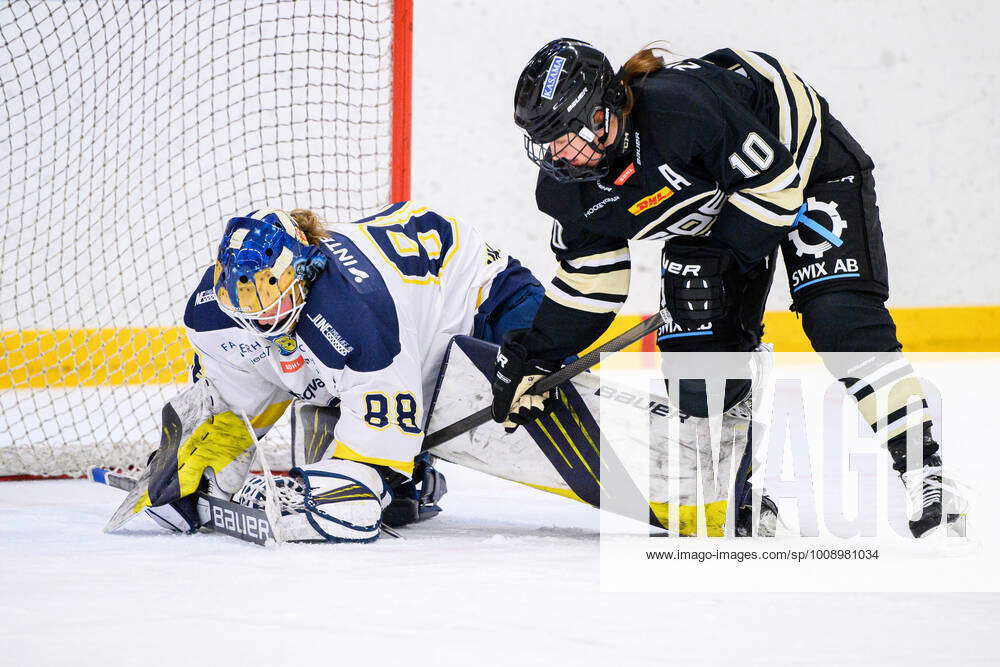 220106 HV71s goalkeeper Lina Van Noort and SDEs Julie Zwarthoed during the ice hockey match in