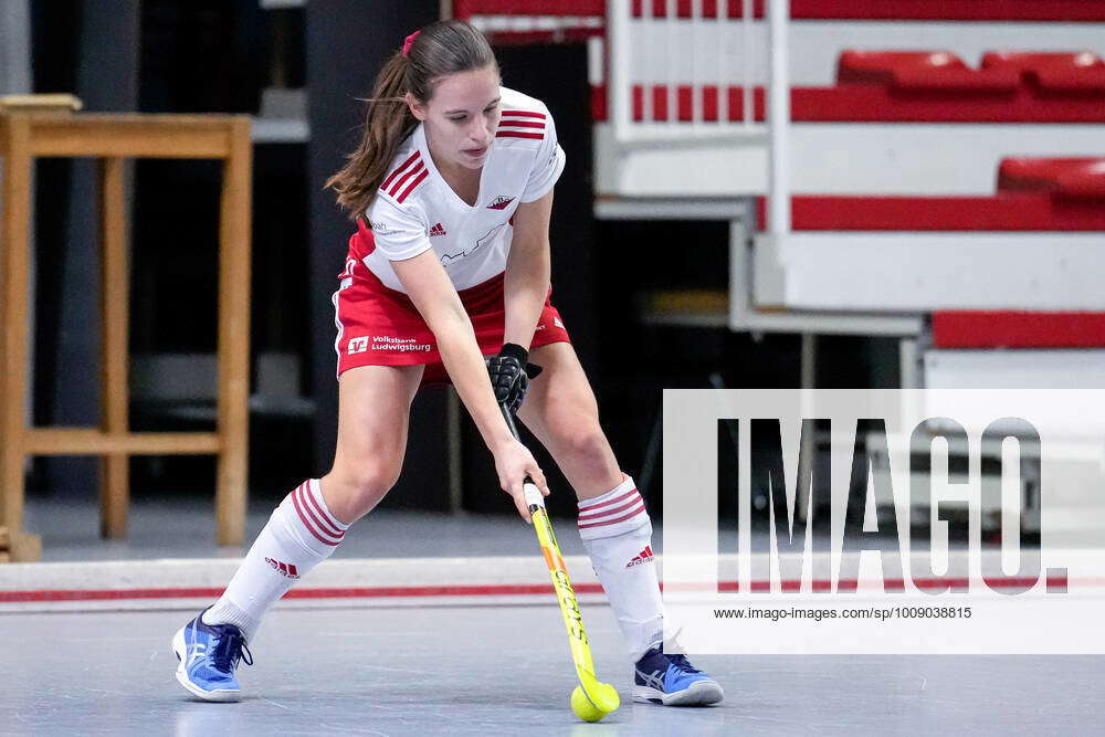 Daniela Bauer BHTC, 10 , on the ball, crop, full body, single image ...