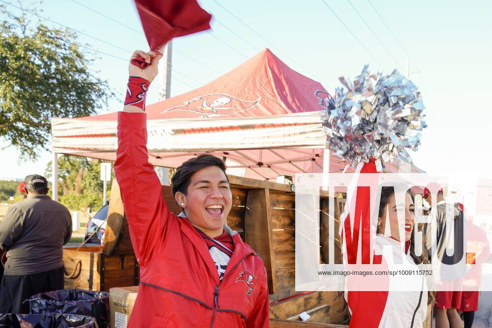 January 14, 2022, Tampa, Florida, USA: Buccaneers cheerleaders Jessie ...