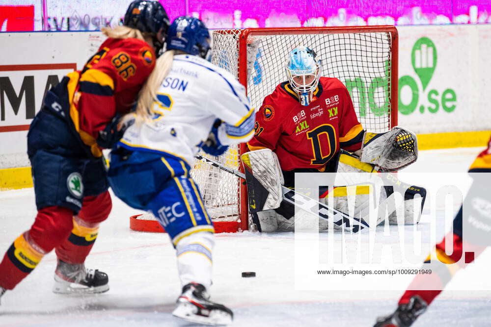 220121 Djurgardens goalkeeper Ida Boman during the ice hockey match in ...