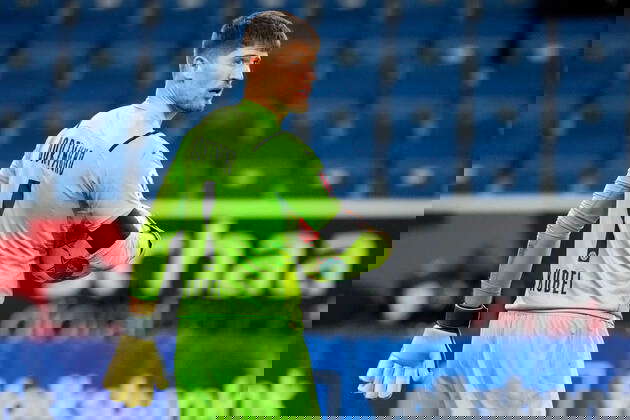 Gregor Kobel goalkeeper, BVB, 1, on the ball, single image, single ...