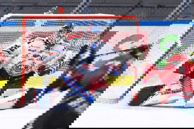 Oskarshamns goalkeeper Joe Cannata during the ice hockey match in the SHL between Lulea and