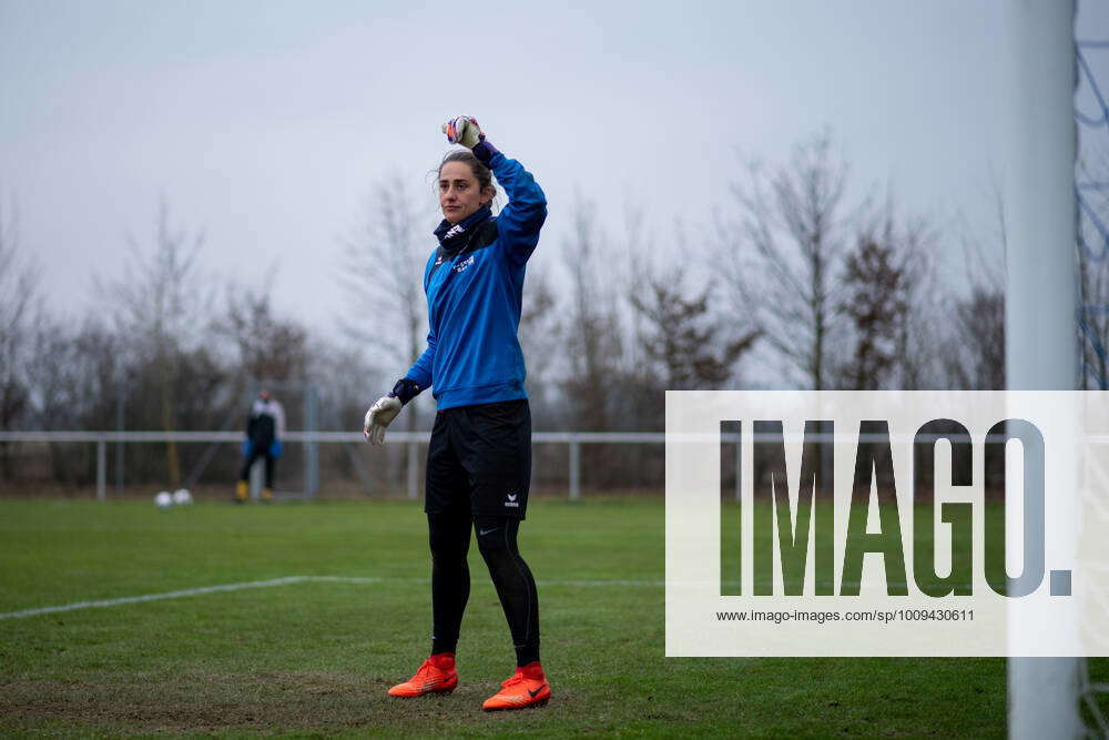 Victoria Esson SC Sand in goal, GER, TSG 1899 Hoffenheim vs SC Sand ...