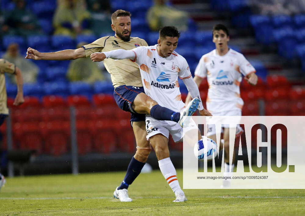 ALEAGUE JETS ROAR, Matthew Jurman of the Jets competes for the ball ...