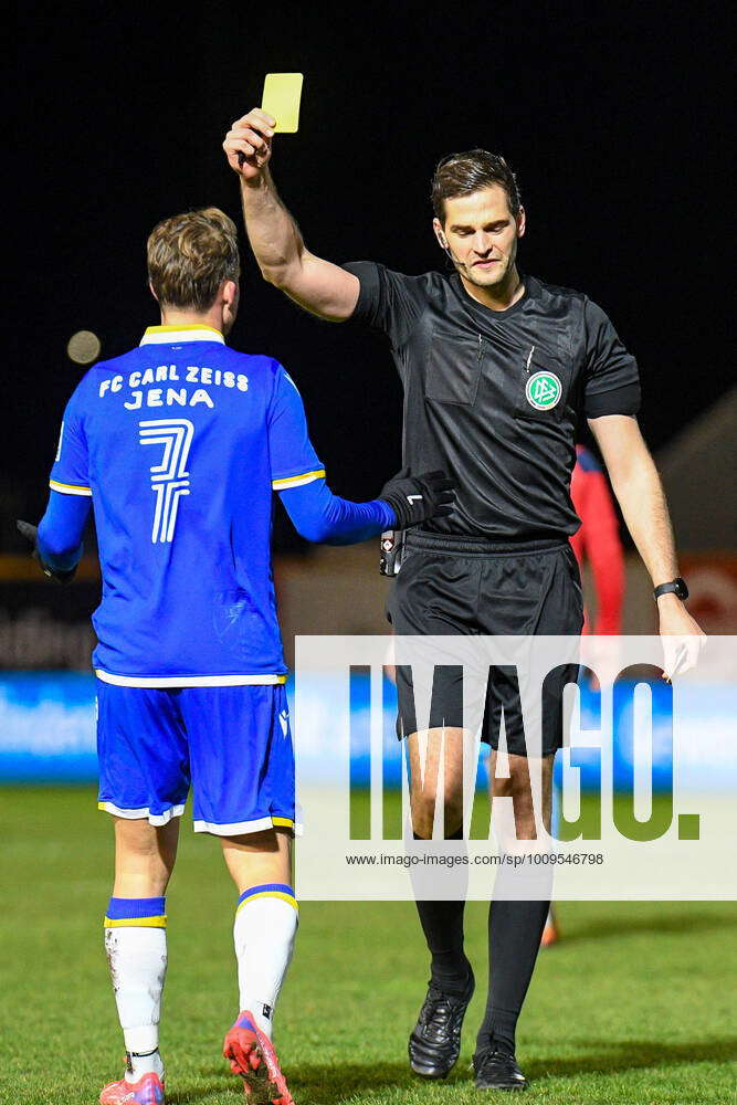 Dr Max Burda referee shows Maximilian Oesterhelweg Jena, 7 the yellow ...