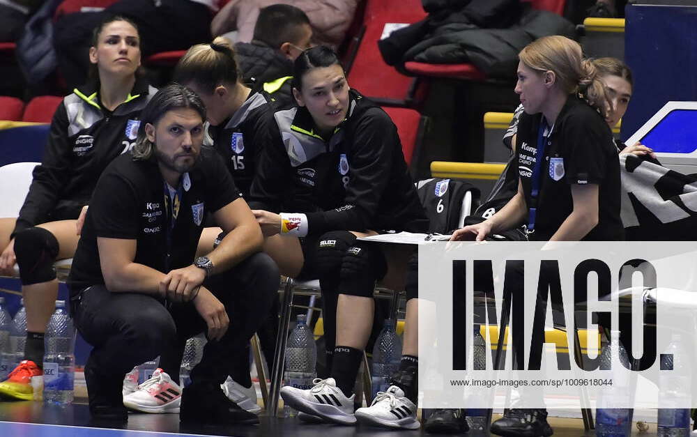 Adrian Vasile talks to Cristina Georgiana Neagu and Iulia Vasilica ...