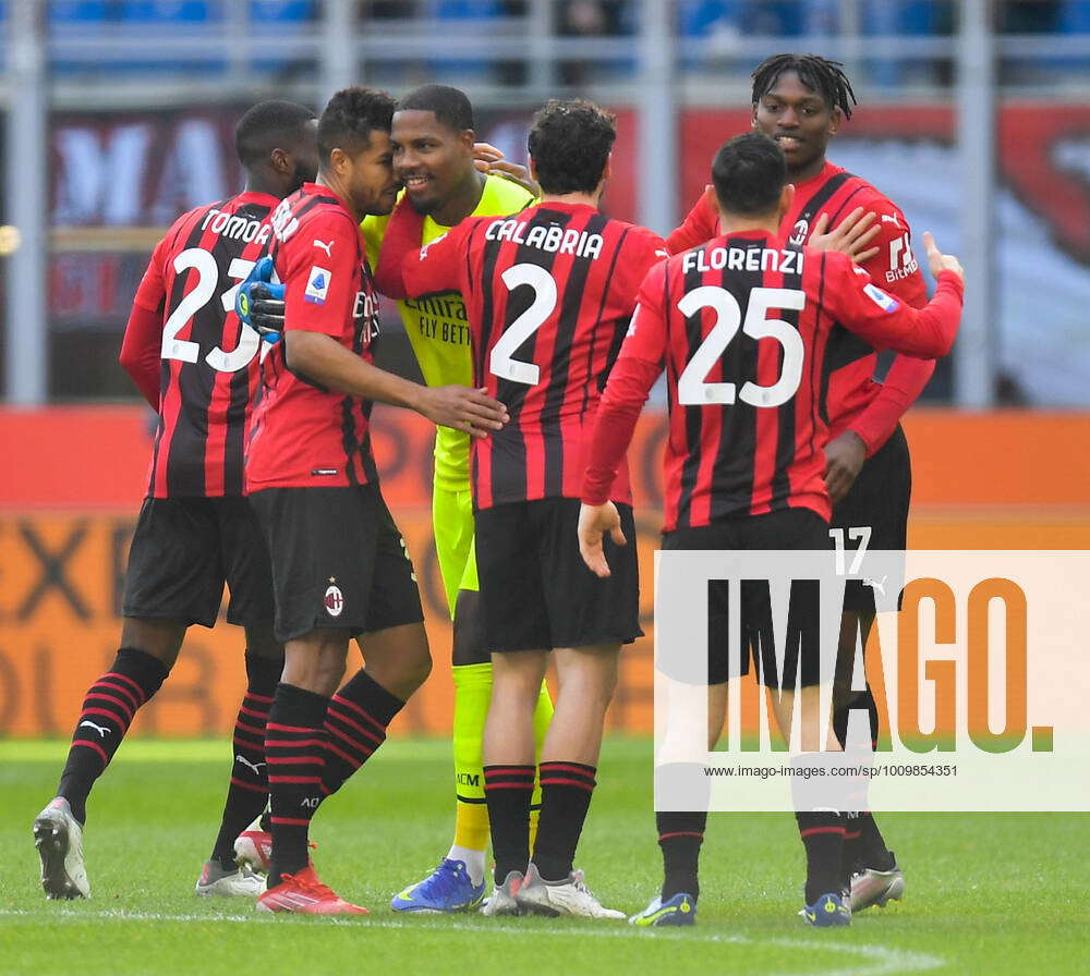 (220214) -- MILAN, Feb. 14, 2022 -- AC Milan s Rafael Leao (1st R ...