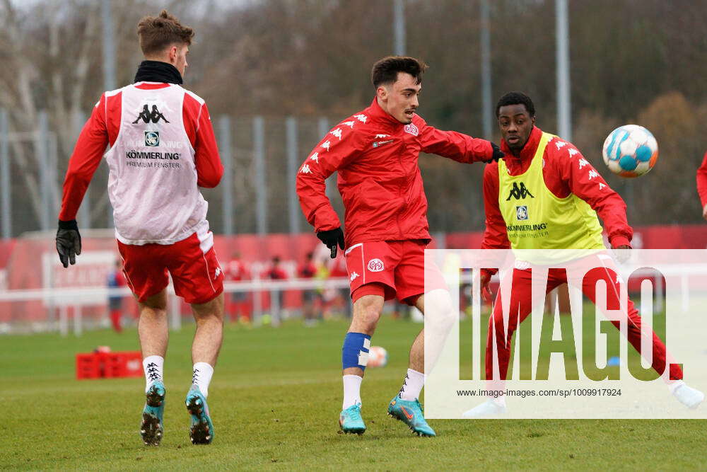 ANTON STACH, PAUL NEBEL, MERVEILLE PAPELA TRAINING 1 FSV MAINZ