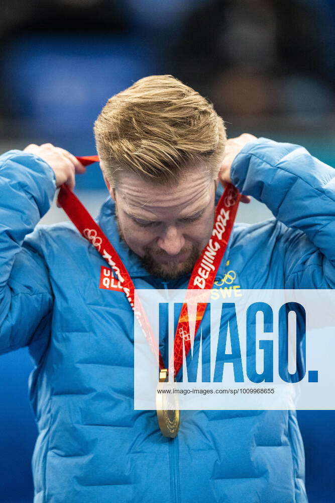220219 Niklas Edin of Sweden celebrates with his gold medal after the ...