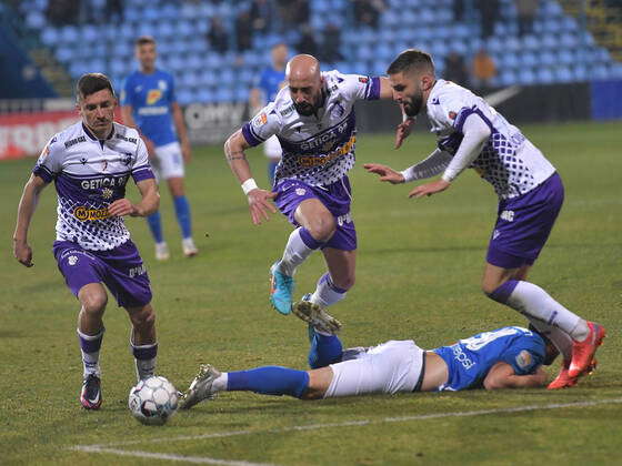 Nicolae Constantin Musat, Iasmin Latovlevici and Alin Dobrosavlevici in ...