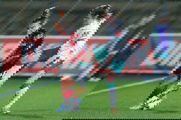 f l Lara Marti Bayer 04 Leverkusen, 30 and Reena Wichmann SV Werder ...