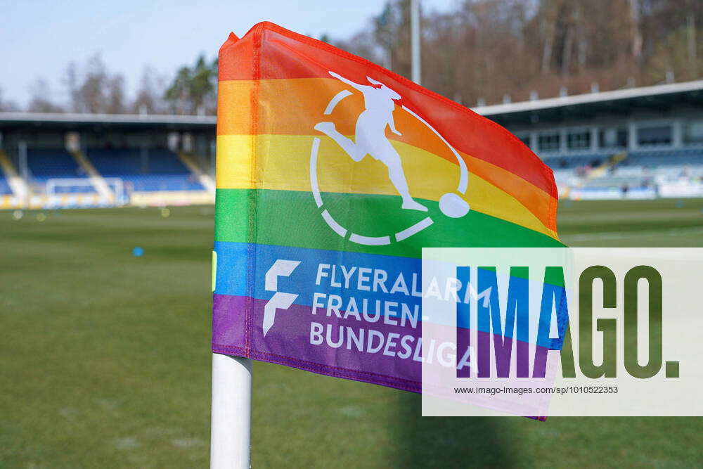 A corner flag with the logo of the Flyeralarm Frauen Bundesliga FFBL in ...