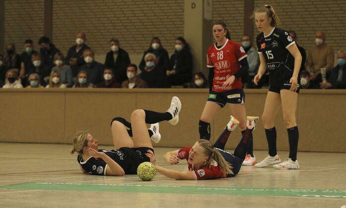 Photo ¦ Rebecca ROTT red comes to fall against Levke Kretschmann MTV ...