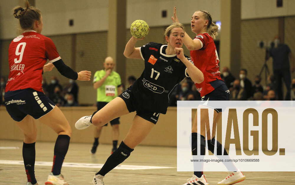 Foto : ¦. Torwurf von Levke Kretschmann ( MTV Heide ) gegen Rebecca ...