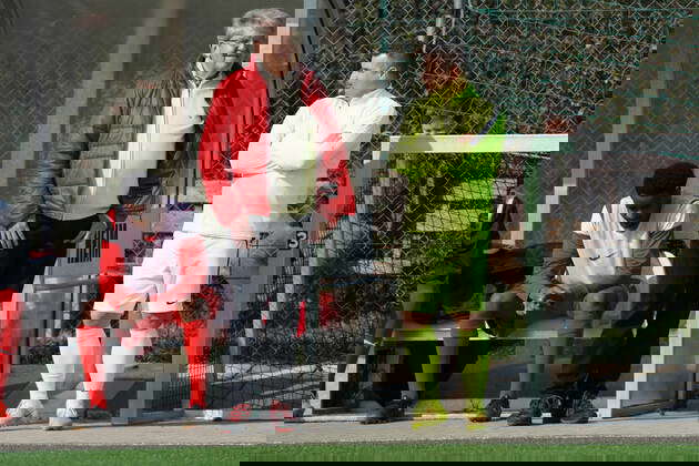 President Manfred Knacker with the new substitute goalkeeper Predrag ...