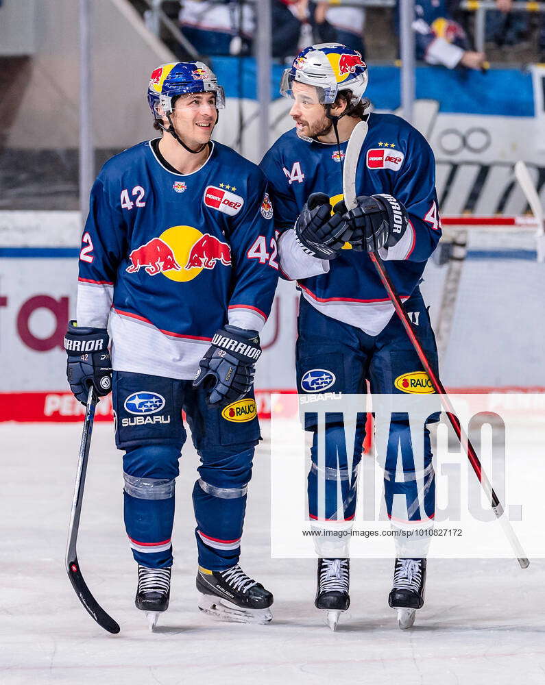 Happy about the victory Yasin Ehliz EHC Red Bull Muenchen, 42 and Zach ...