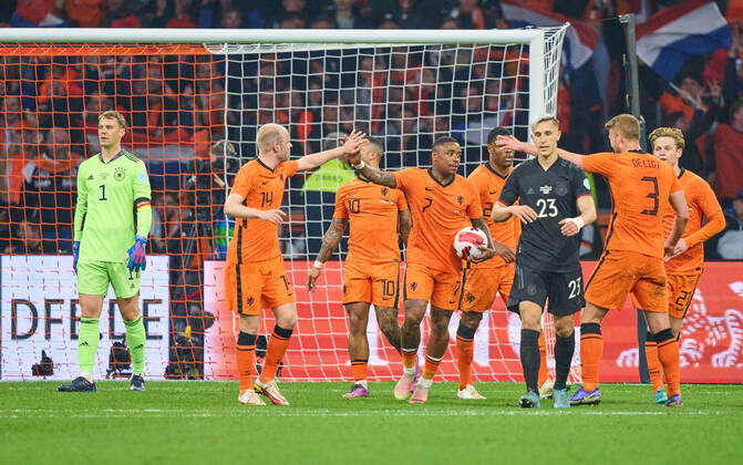 Steven Bergwijn, NL 7 celebrates his goal, happy, laugh, celebration, 1 ...