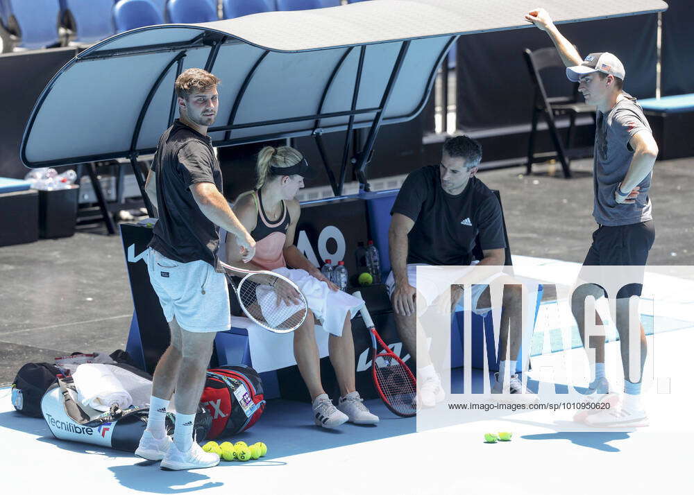 Angelique Kerber sits on the bench with boyfriend Franco Bianco ...