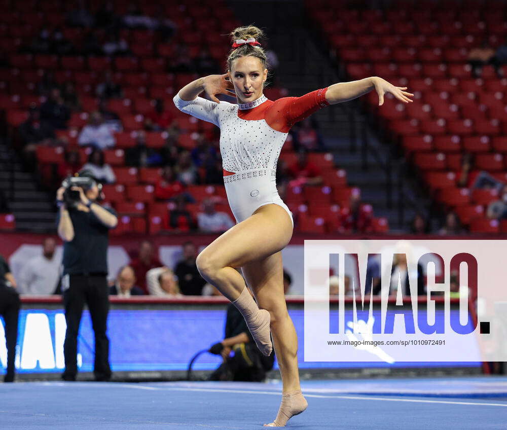 : Arkansas Kennedy Hambrick performs her floor routine during Session 3 ...