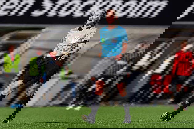 231112 Referee Tess Olofsson during the Allsvenskan football match ...