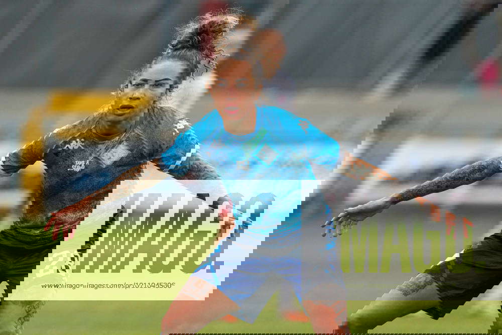 Dartford, England, April 3rd 2022: Brooke Nunn during the FA Womens ...