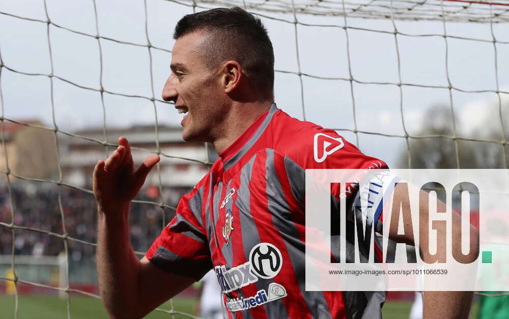 Daniel Ciofani (U.S. Cremonese) celebrates after scoring his side s ...