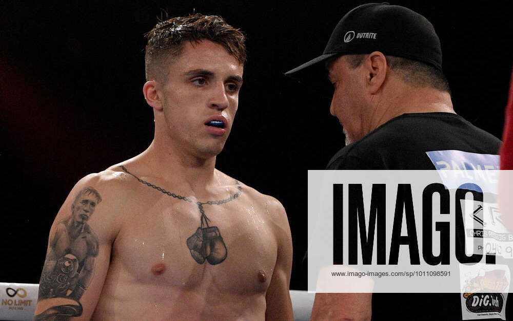 BOXING GARSIDE MATET, Jeff Fenech (right) speaks to Tyler Blizzard ...