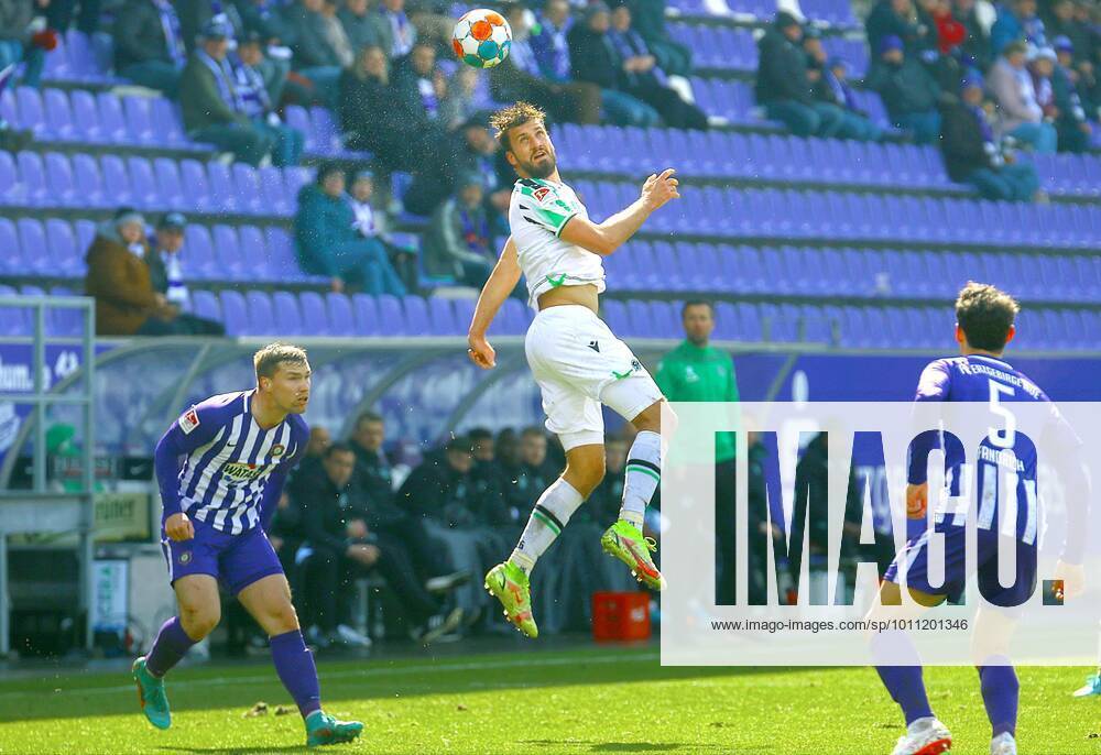 Header of Hendrik Weydandt Hannover , left Anthony Barylla Aue , right ...