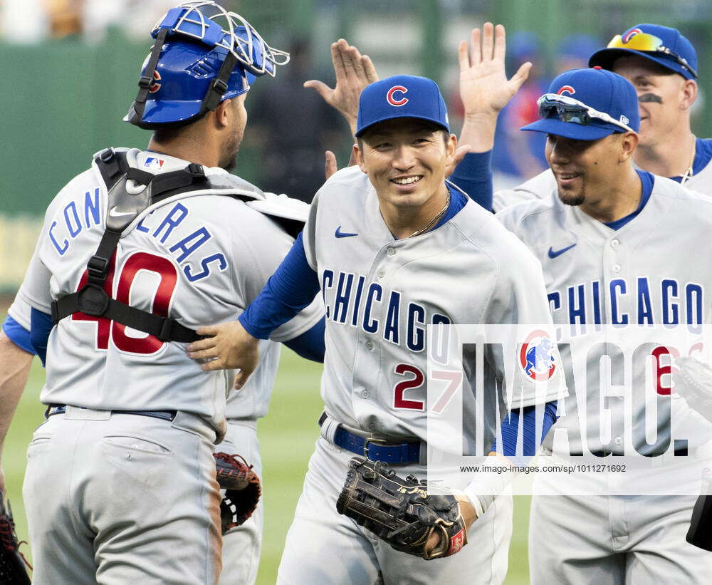 Chicago Cubs right fielder Seiya Suzuki (27) and all the Cubs ...