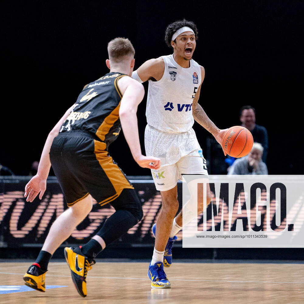 Caleb Homesley Nr 5 Hamburg Towers vs Luc van Slooten Nr 4 Basketball ...