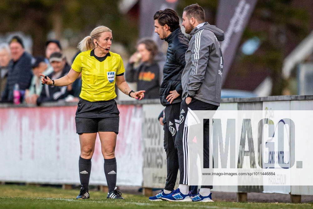 220420 Referee Sara Persson in conversation with Djurgardens coach ...