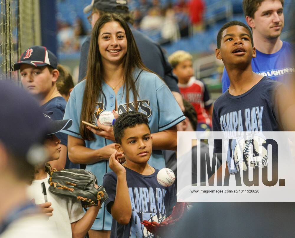April 23, 2022, St. Petersburg, Florida, USA: Ysabel Rojas, 16, and ...
